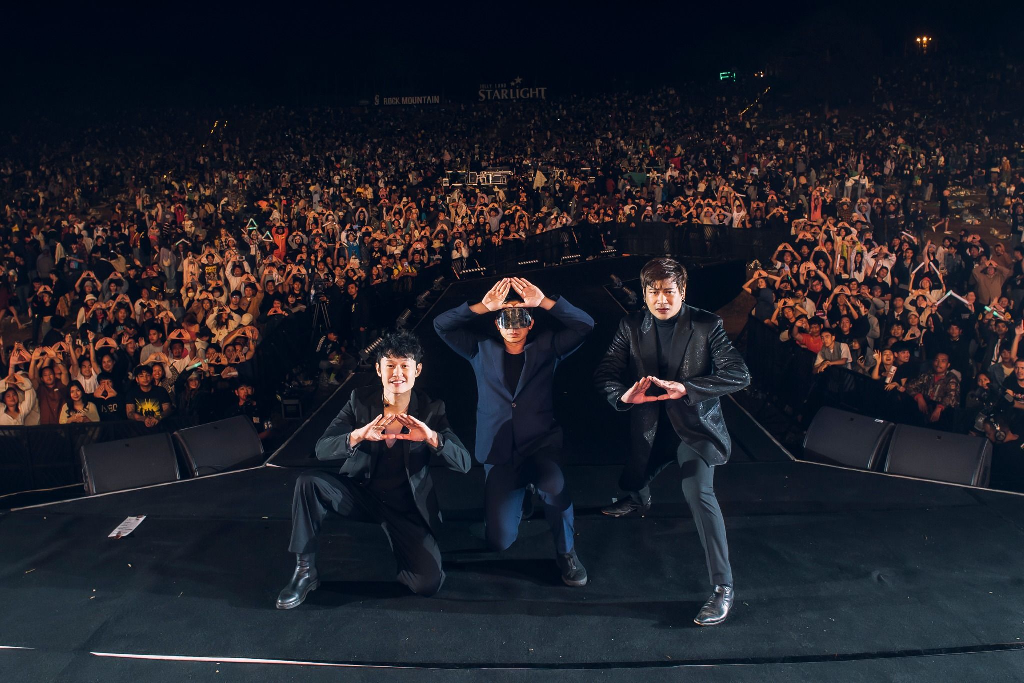 ตบเท้าขึ้นยานแม่! Slot Machine “EXIT TO ENTER WORLD TOUR 2024”