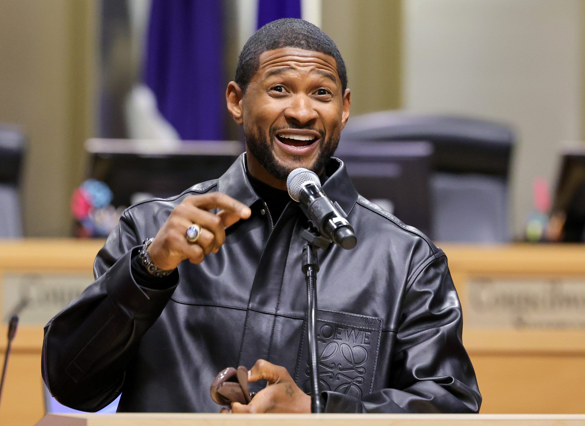 Usher Super Bowl ใน Halftime Show ไอคอน R&B ที่คุณอาจลืมไป เขาคือใคร?