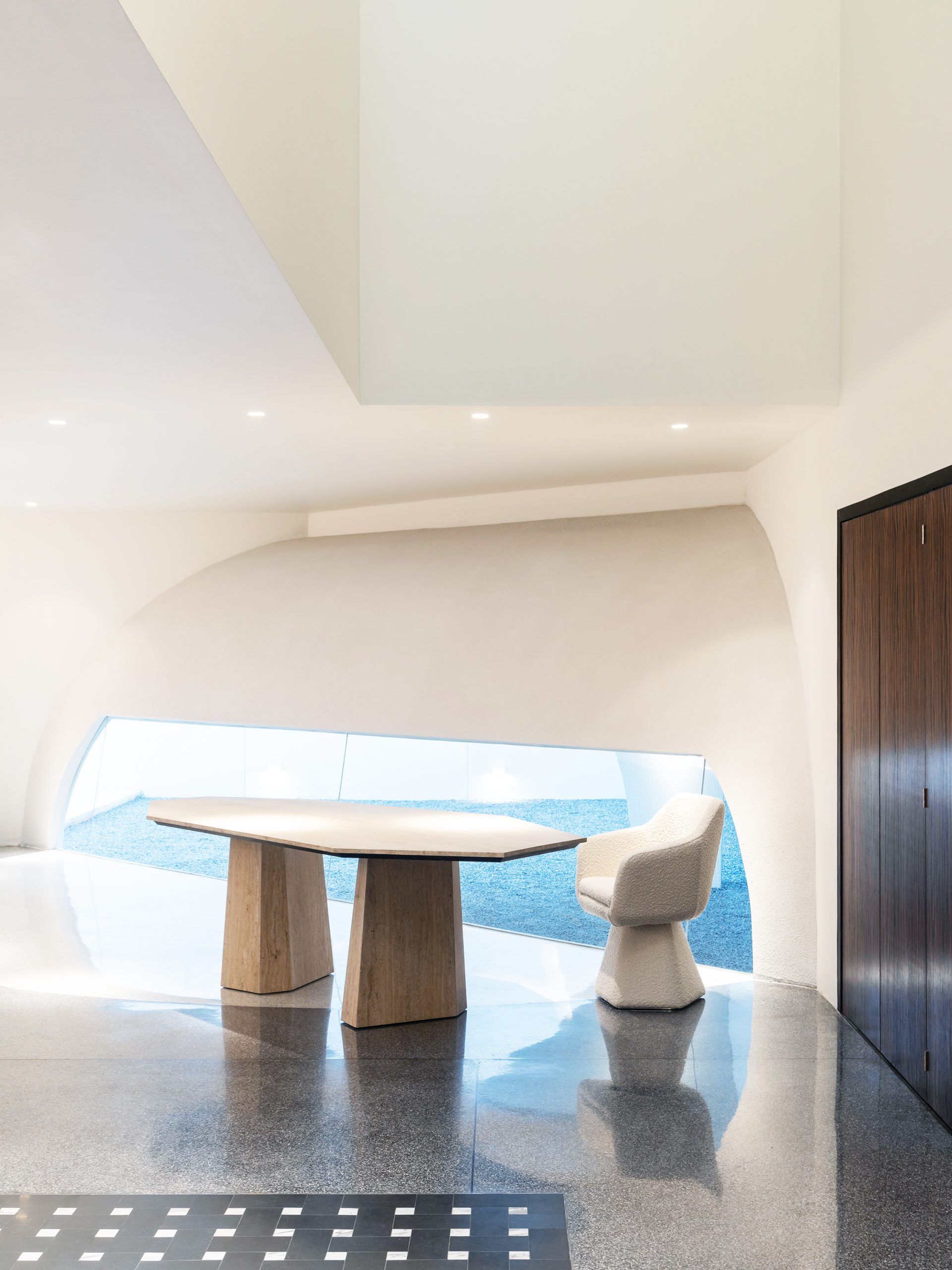 พาชมด้านในแฟล็กชิพแกลอรี่แห่งใหม่ของ Vertier แบรนด์เฟอร์นิเจอร์สัญชาติไทย