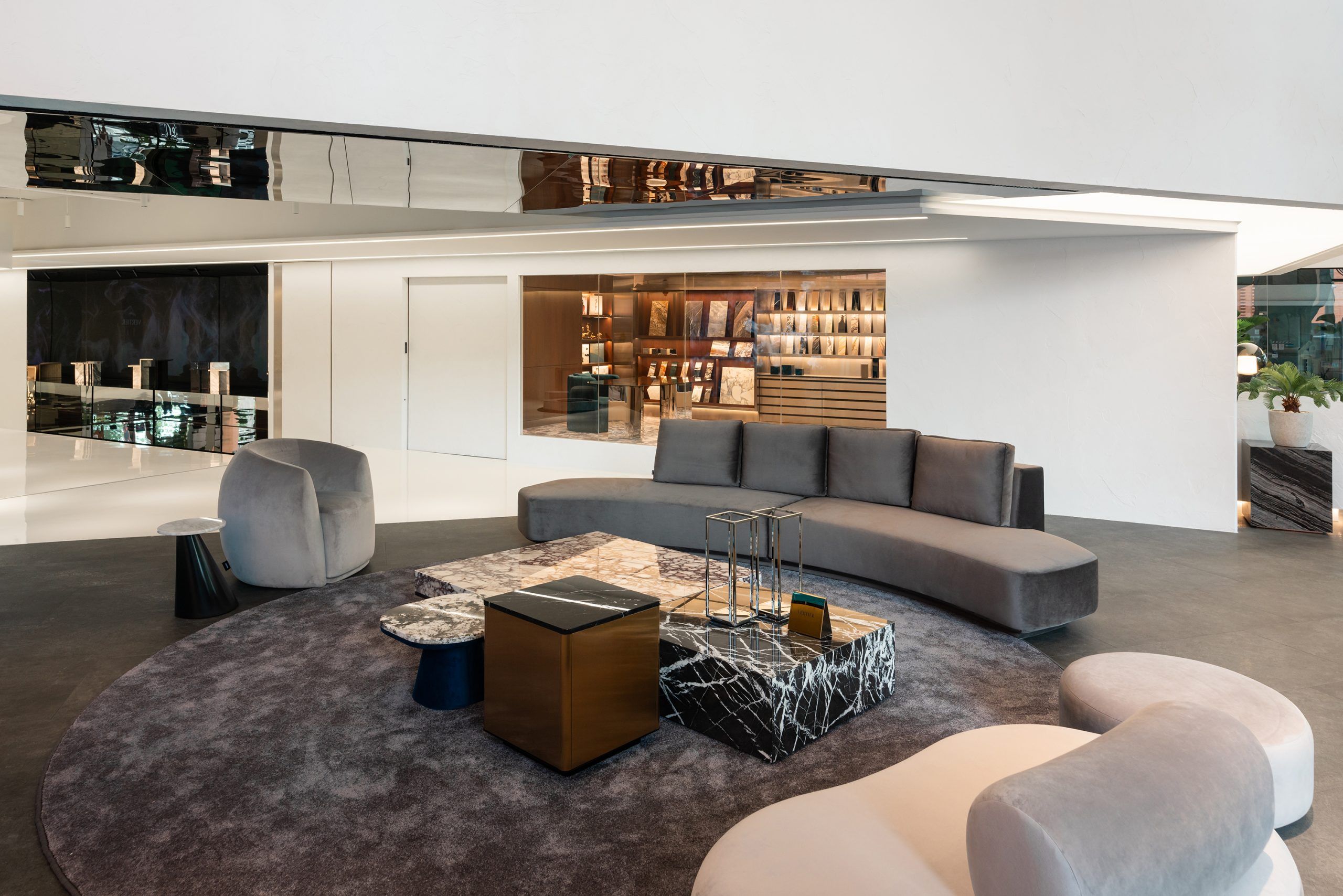 พาชมด้านในแฟล็กชิพแกลอรี่แห่งใหม่ของ Vertier แบรนด์เฟอร์นิเจอร์สัญชาติไทย