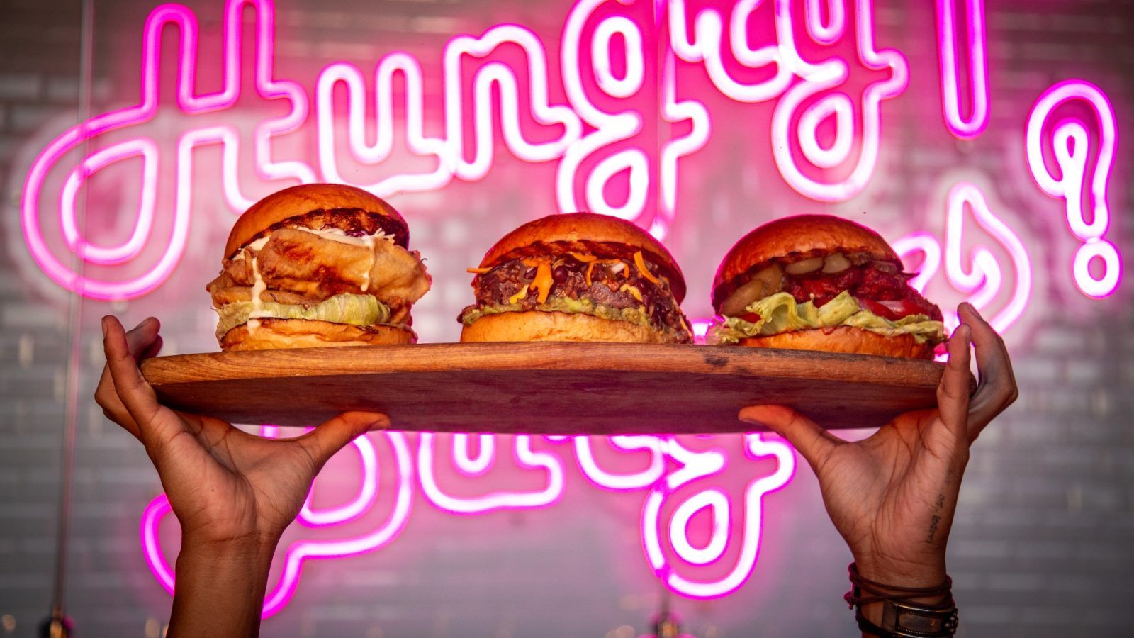 Courtyard by Marriott Bangkok พร้อมเสิร์ฟความอร่อย Big Bite Burger Bar