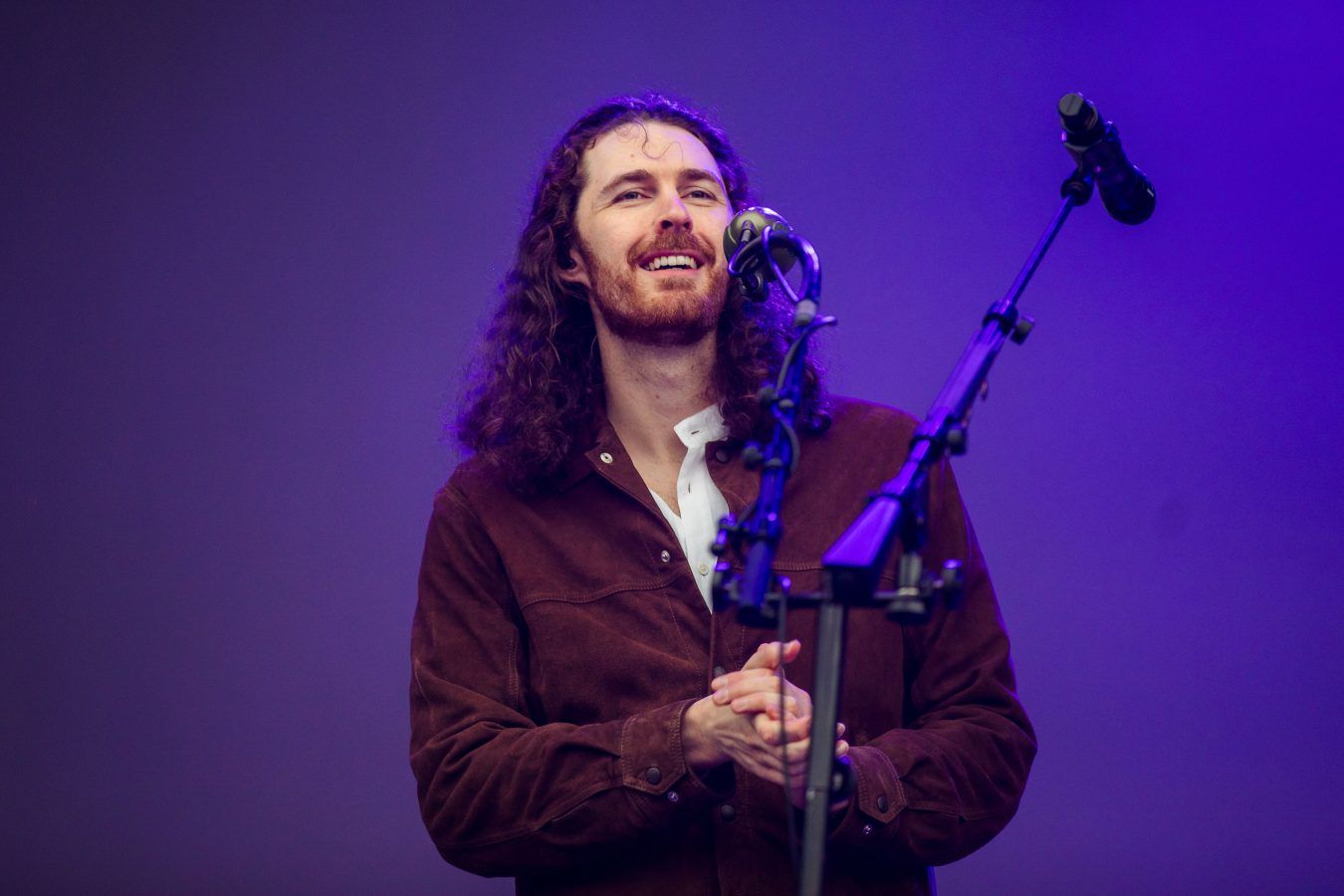 การกลับมาของ Hozier ในเพลง Too Sweet และการไต่ขึ้นชาร์ต Billboard