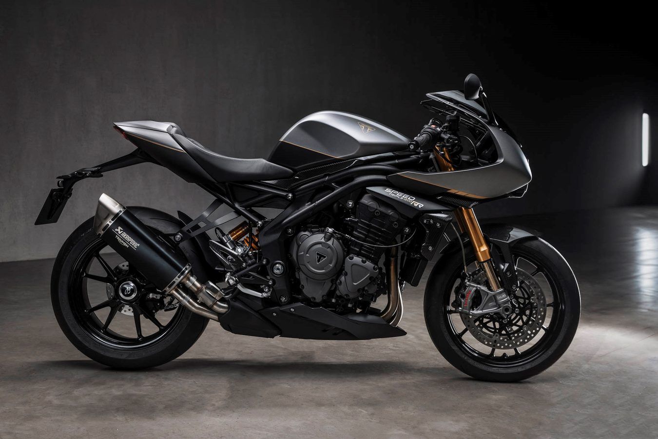 Triumph Motorcycles และ Breitling เมื่อนาฬิกาหรูคู่รถสองล้อในตำนาน