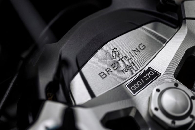 Triumph Motorcycles และ Breitling เมื่อนาฬิกาหรูคู่รถสองล้อในตำนาน
