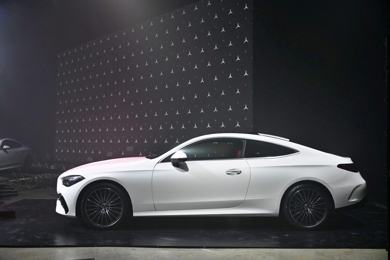 Mercedes-Benz CLE 300 และ AMG CLE 53 สองสตาร์ใหม่แห่งดาวสามแฉก