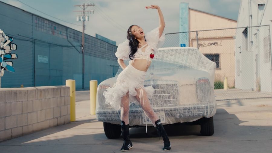 Jennie Blackpink แกะแฟชั่นลุคไฟแล่บจาก MV Mantra ล่าสุด!