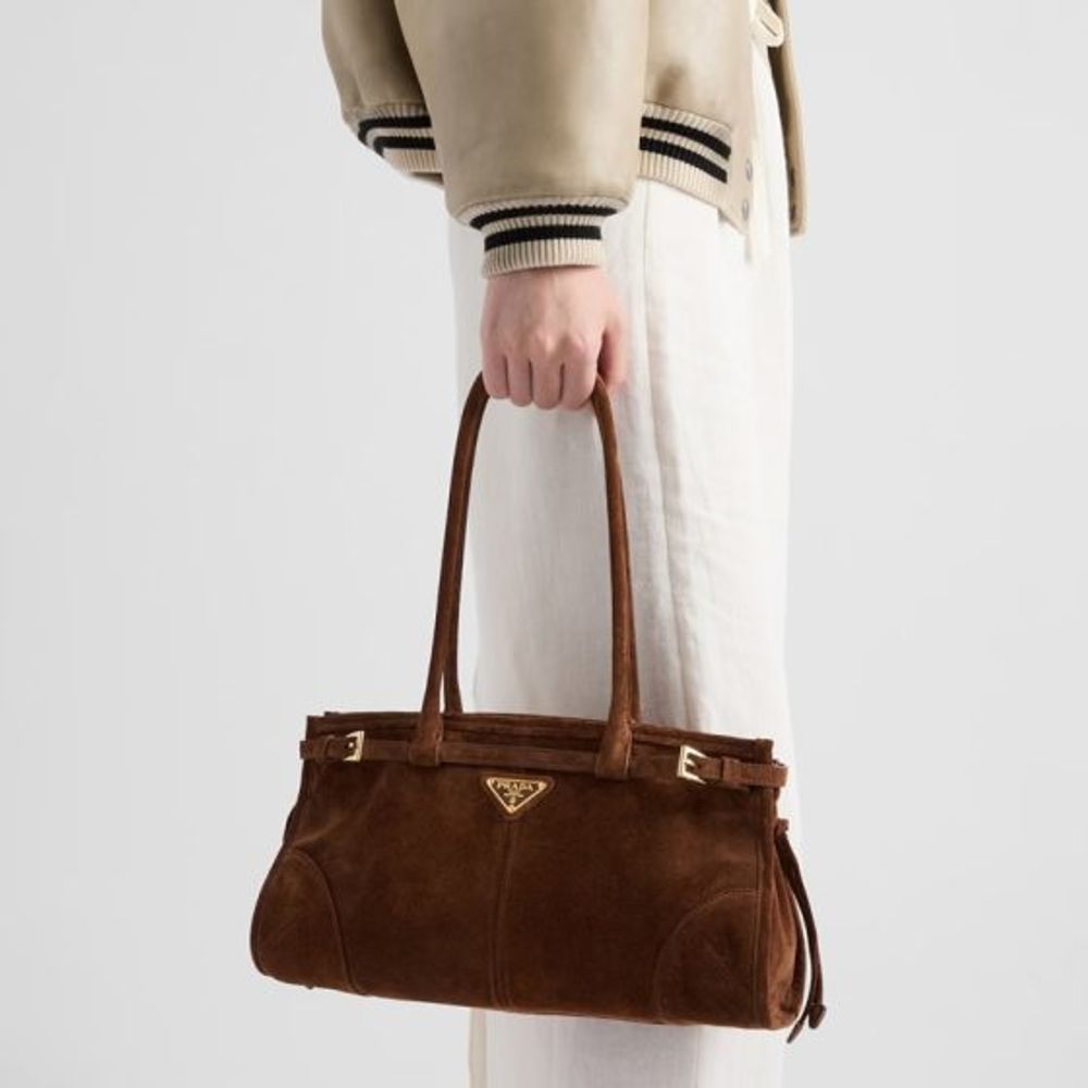 กระเป๋า Suede วินเทจวินใจ ไอเทมที่คู่ควรในปีนี้