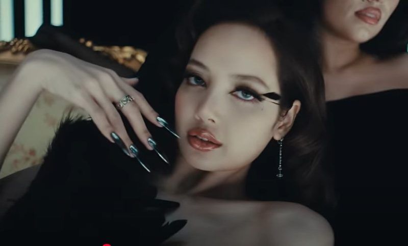แซ่บไฟลุก! พร้อมสะกดทุกสายตา ‘Born Again’ MV ตัวเต็ม เพลงใหม่จาก Lisa