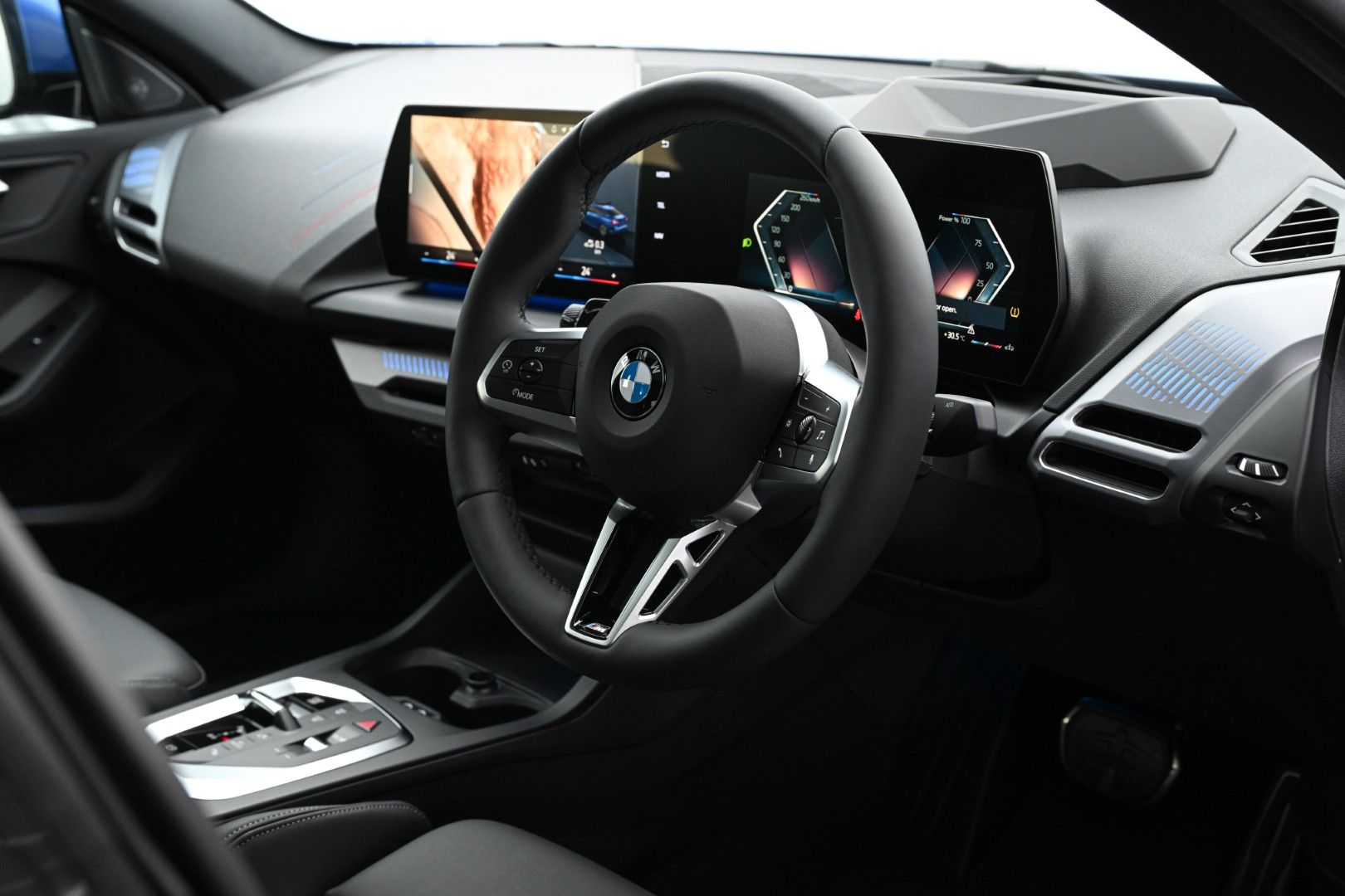 BMW iX1 และ BMW 220 Gran Coupé M Sport Pro สองขั้วแห่งความสมบูรณ์