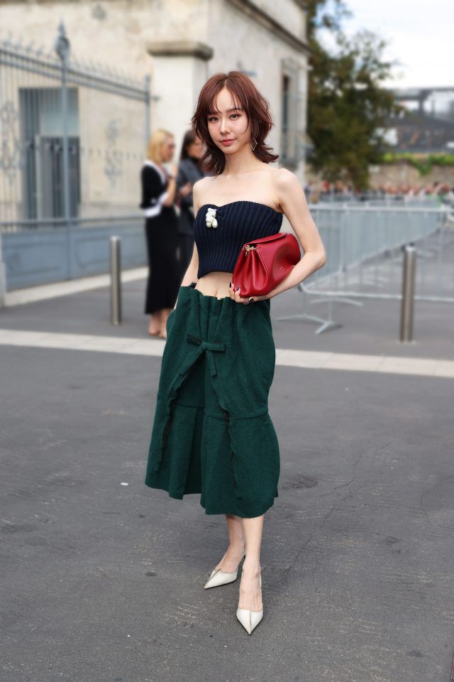 Prada “Raw Glamour” และการถือกำเนิดของกระเป๋า Tumulte