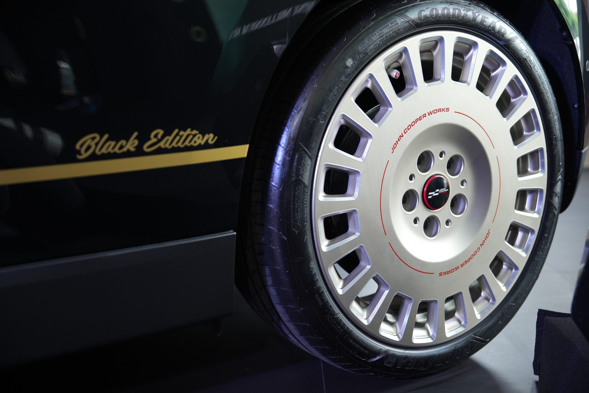 MINI Black Edition E-Challenge รถรุ่นลิมิเต็ดจาก MINI Milliennium