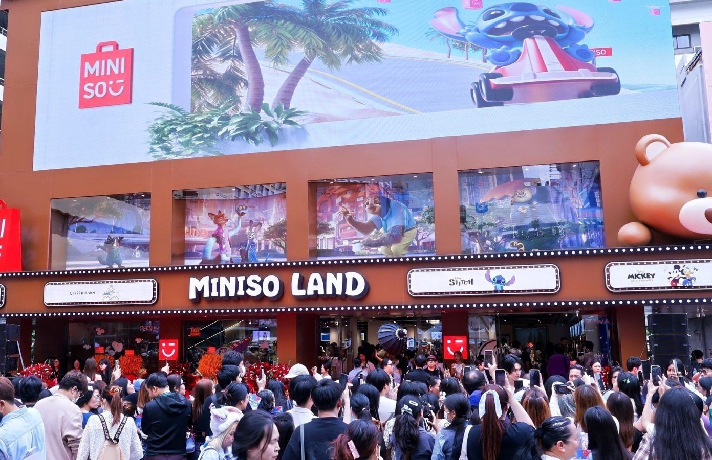 MINISO LAND "Flagship Store" ปักหมุดสยามสแควร์ ชูดีไซน์ธีม IP เต็มรูปแบบ